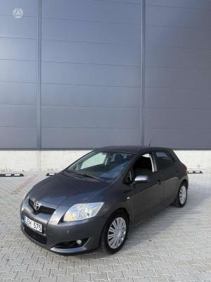 Grey Toyota Auris 2007 in Siauliai, with an engine capacity of 2.00 L and mileage of 270 thousand km for 2250 €, photo 3 on AUTOMOTO.COM.LV