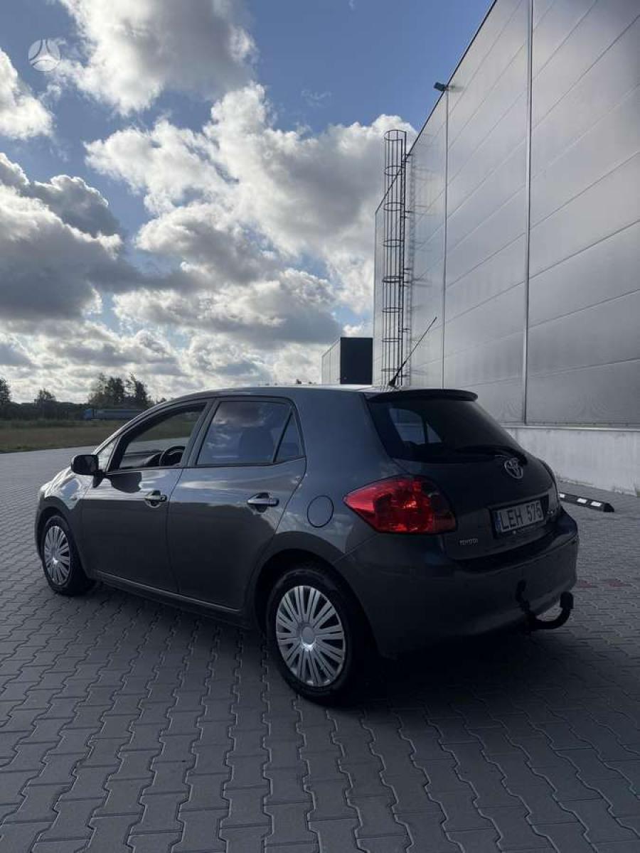 Grey Toyota Auris 2007 in Siauliai, with an engine capacity of 2.00 L and mileage of 270 thousand km for 2250 €, photo 4 on AUTOMOTO.COM.LV