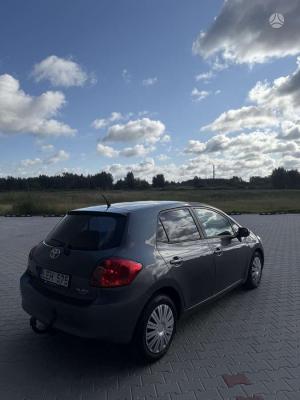 Grey Toyota Auris 2007 in Siauliai, with an engine capacity of 2.00 L and mileage of 270 thousand km for 2250 €, photo 5 on AUTOMOTO.COM.LV