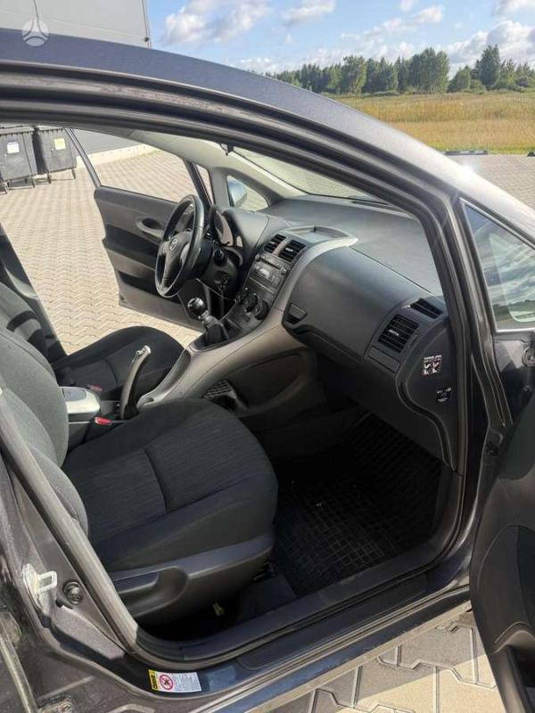Pelēks Toyota Auris 2007 Šauļi, ar dzinēja tilpumu 2.00 L un nobraukumu 270 tūkst. km par 2250 €, foto 6 vietnē AUTOMOTO.COM.LV