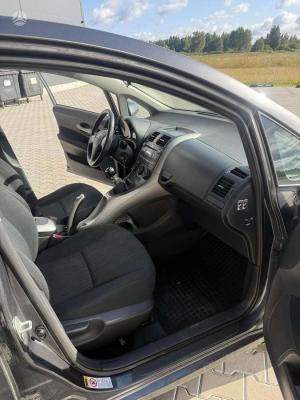 Grey Toyota Auris 2007 in Siauliai, with an engine capacity of 2.00 L and mileage of 270 thousand km for 2250 €, photo 7 on AUTOMOTO.COM.LV