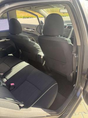 Grey Toyota Auris 2007 in Siauliai, with an engine capacity of 2.00 L and mileage of 270 thousand km for 2250 €, photo 8 on AUTOMOTO.COM.LV