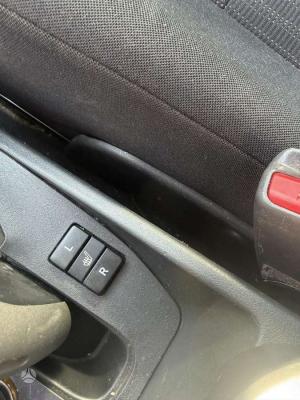 Grey Toyota Auris 2007 in Siauliai, with an engine capacity of 2.00 L and mileage of 270 thousand km for 2250 €, photo 10 on AUTOMOTO.COM.LV