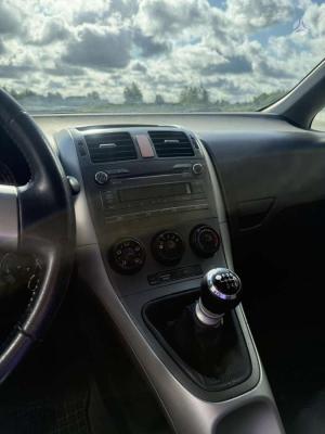 Grey Toyota Auris 2007 in Siauliai, with an engine capacity of 2.00 L and mileage of 270 thousand km for 2250 €, photo 11 on AUTOMOTO.COM.LV