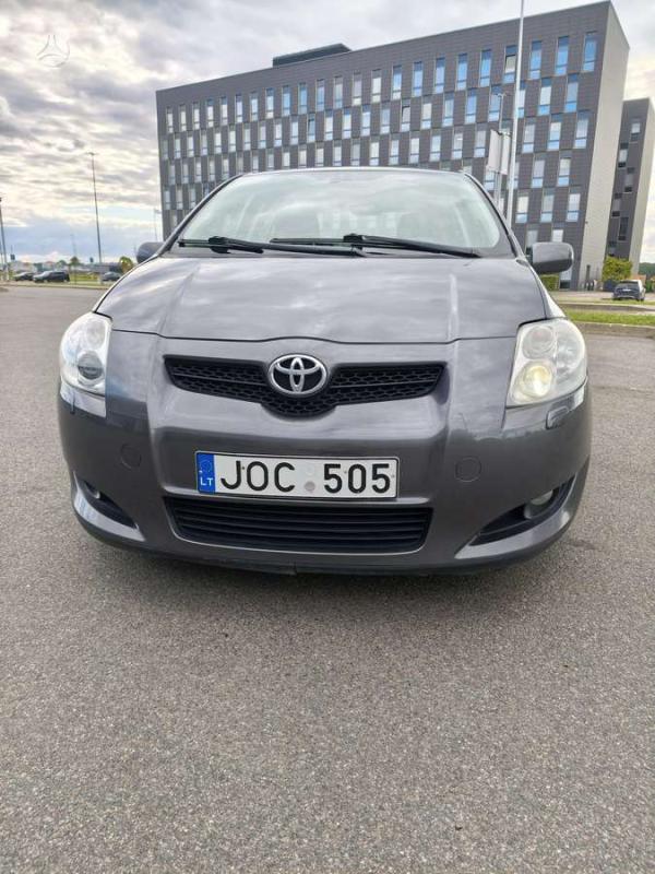 Grey Toyota Auris 2007 in Kaunas, with an engine capacity of 2.00 L and mileage of 210 thousand km for 2450 €, photo 1 on AUTOMOTO.COM.LV