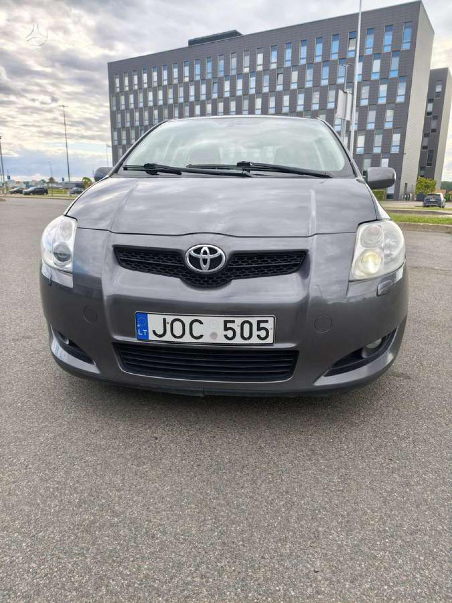 Pelēks Toyota Auris 2007 Kauņa, ar dzinēja tilpumu 2.00 L un nobraukumu 210 tūkst. km par 2450 €, foto 1 vietnē AUTOMOTO.COM.LV