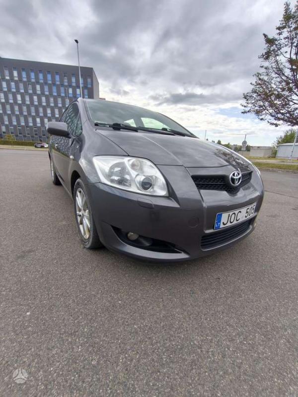 Grey Toyota Auris 2007 in Kaunas, with an engine capacity of 2.00 L and mileage of 210 thousand km for 2450 €, photo 5 on AUTOMOTO.COM.LV