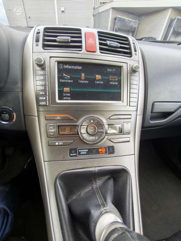 Grey Toyota Auris 2007 in Kaunas, with an engine capacity of 2.00 L and mileage of 210 thousand km for 2450 €, photo 8 on AUTOMOTO.COM.LV