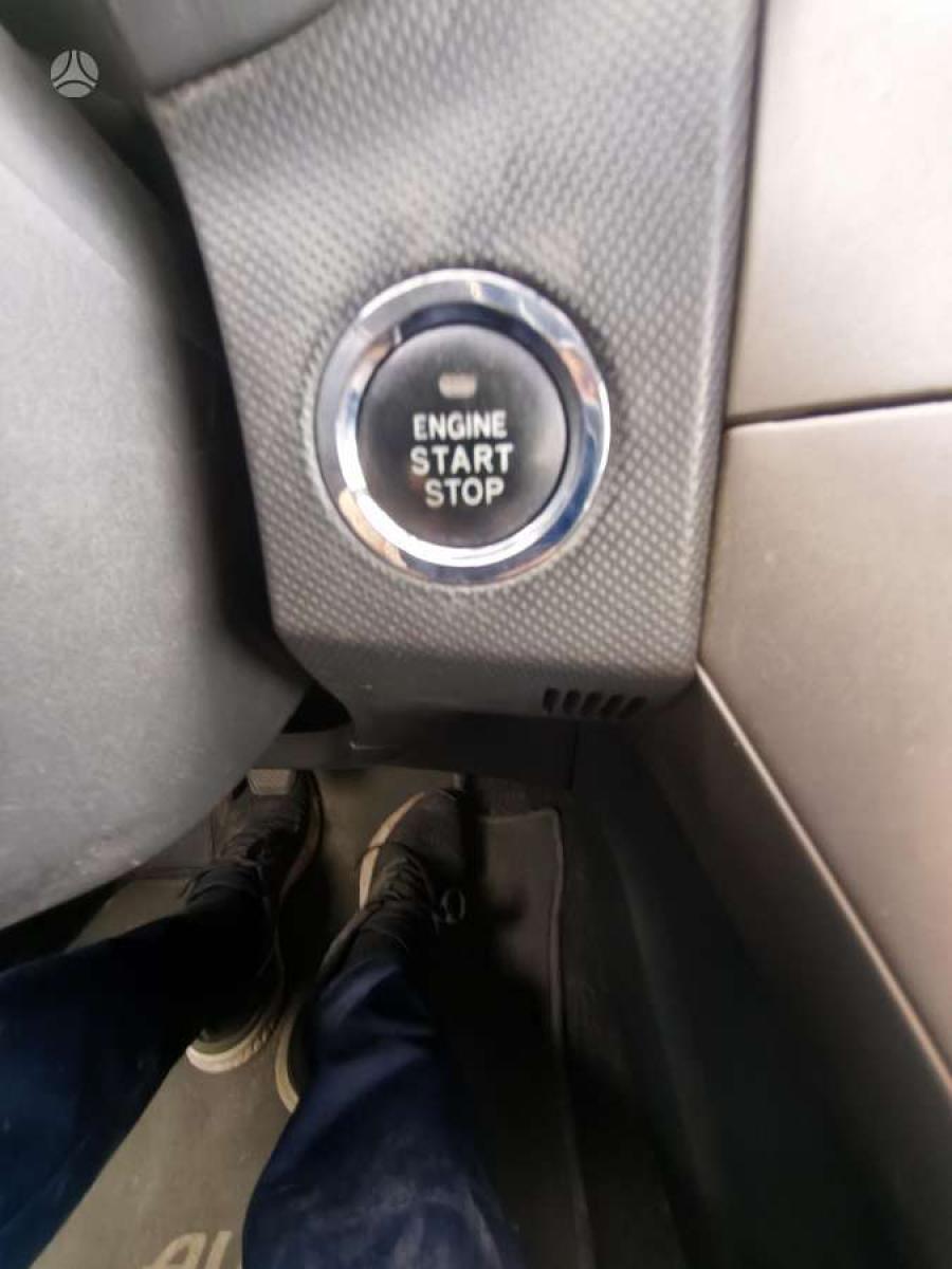 Pelēks Toyota Auris 2007 Kauņa, ar dzinēja tilpumu 2.00 L un nobraukumu 210 tūkst. km par 2450 €, foto 12 vietnē AUTOMOTO.COM.LV