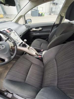 Pelēks Toyota Auris 2007 Kauņa, ar dzinēja tilpumu 2.00 L un nobraukumu 210 tūkst. km par 2450 €, foto 13 vietnē AUTOMOTO.COM.LV