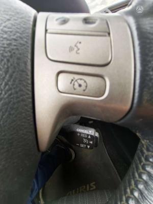 Pelēks Toyota Auris 2007 Kauņa, ar dzinēja tilpumu 2.00 L un nobraukumu 210 tūkst. km par 2450 €, foto 15 vietnē AUTOMOTO.COM.LV