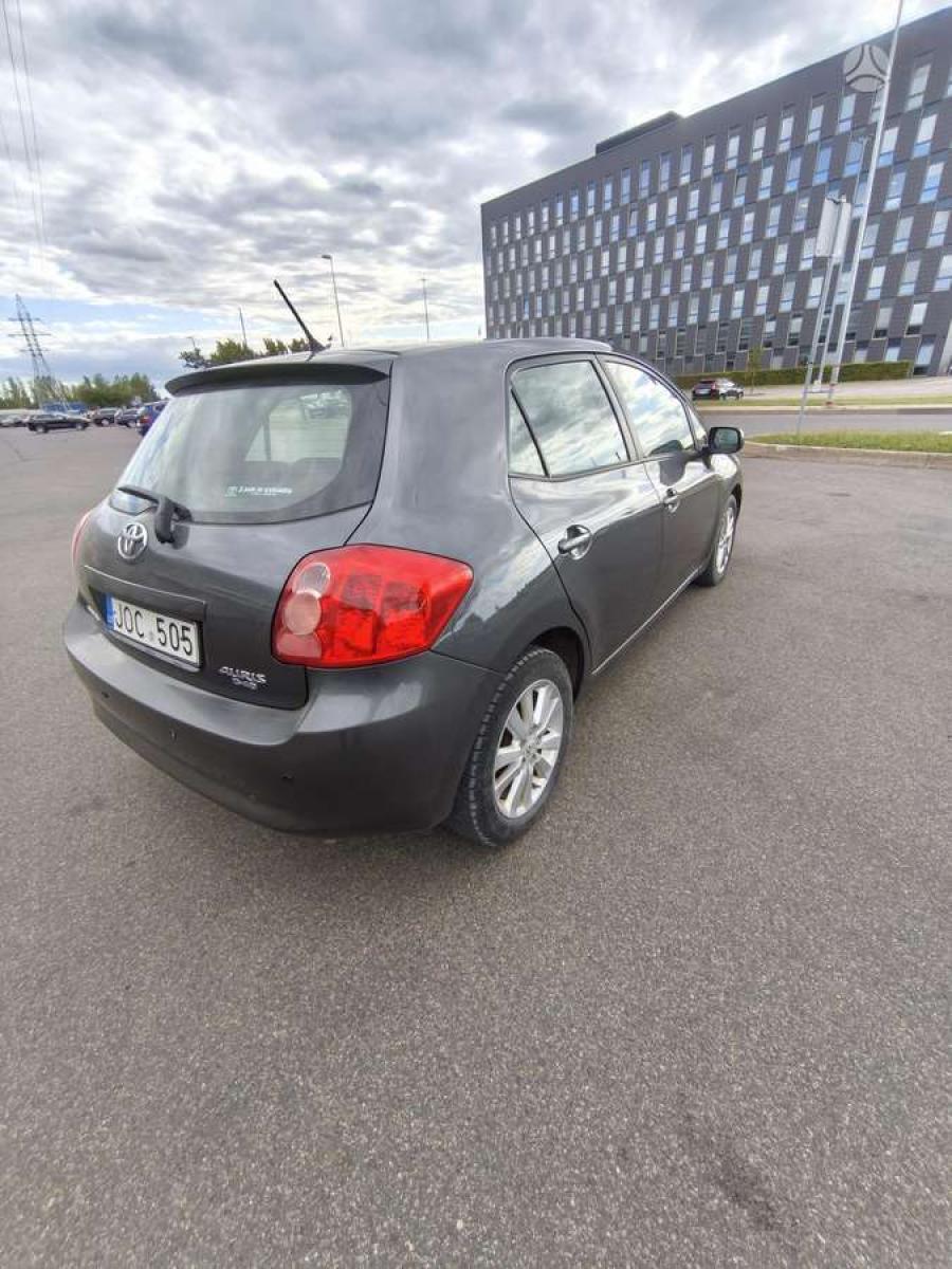 Pelēks Toyota Auris 2007 Kauņa, ar dzinēja tilpumu 2.00 L un nobraukumu 210 tūkst. km par 2450 €, foto 17 vietnē AUTOMOTO.COM.LV