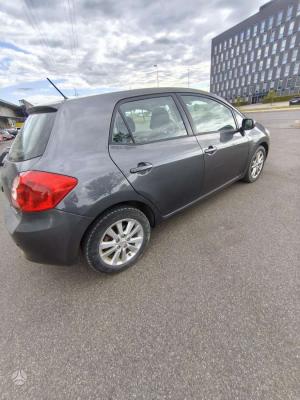 Pelēks Toyota Auris 2007 Kauņa, ar dzinēja tilpumu 2.00 L un nobraukumu 210 tūkst. km par 2450 €, foto 18 vietnē AUTOMOTO.COM.LV
