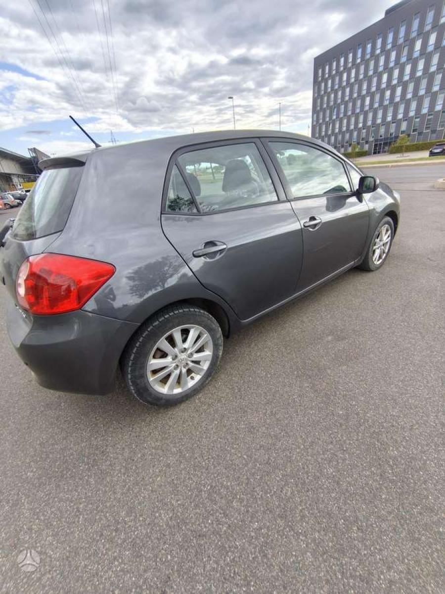 Pelēks Toyota Auris 2007 Kauņa, ar dzinēja tilpumu 2.00 L un nobraukumu 210 tūkst. km par 2450 €, foto 18 vietnē AUTOMOTO.COM.LV