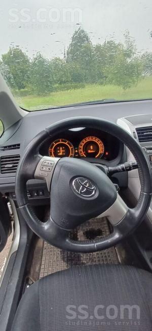 Pelēks Toyota Auris 2007 Rīga, ar dzinēja tilpumu 2.00 L un nobraukumu 240 tūkst. km par 1450 €, foto 8 vietnē AUTOMOTO.COM.LV