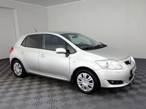 Pelēks Toyota Auris 2007 Tallina, ar dzinēja tilpumu 1.60 L un nobraukumu 237 tūkst. km par 2199 €, foto  vietnē AUTOMOTO.COM.LV
