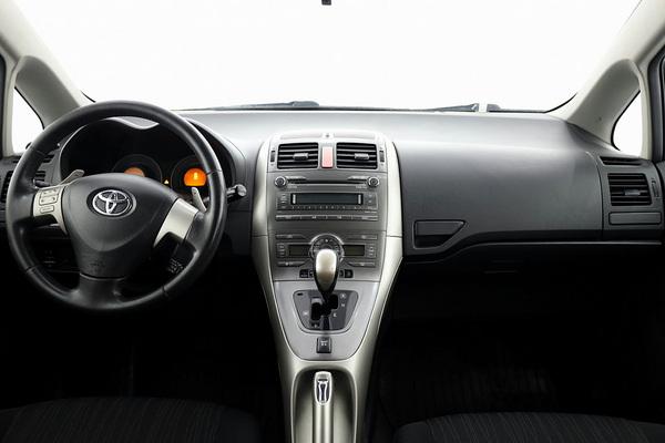 Grey Toyota Auris 2007 in Tallinn, with an engine capacity of 1.60 L and mileage of 237 thousand km for 2199 €, photo 5 on AUTOMOTO.COM.LV
