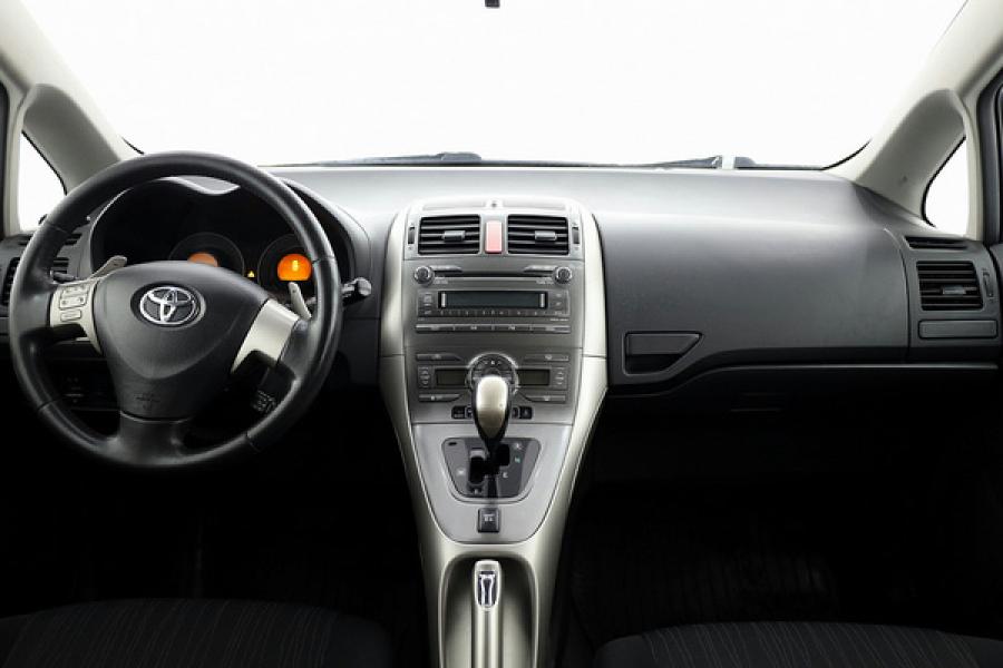 Pelēks Toyota Auris 2007 Tallina, ar dzinēja tilpumu 1.60 L un nobraukumu 237 tūkst. km par 2199 €, foto 6 vietnē AUTOMOTO.COM.LV