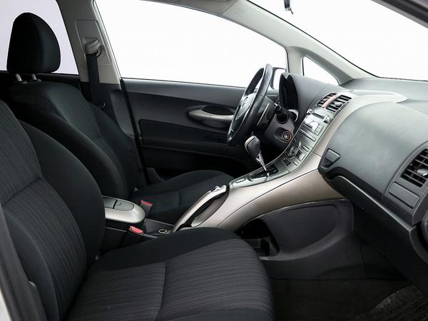 Grey Toyota Auris 2007 in Tallinn, with an engine capacity of 1.60 L and mileage of 237 thousand km for 2199 €, photo 6 on AUTOMOTO.COM.LV
