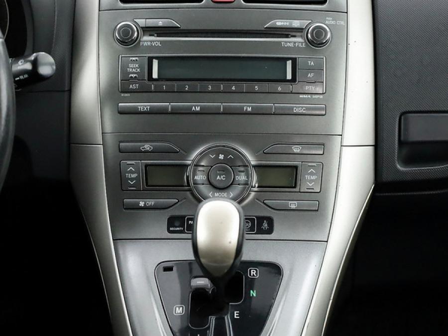 Pelēks Toyota Auris 2007 Tallina, ar dzinēja tilpumu 1.60 L un nobraukumu 237 tūkst. km par 2199 €, foto 9 vietnē AUTOMOTO.COM.LV