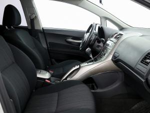 Pelēks Toyota Auris 2007 Tallina, ar dzinēja tilpumu 1.60 L un nobraukumu 237 tūkst. km par 2199 €, foto 16 vietnē AUTOMOTO.COM.LV