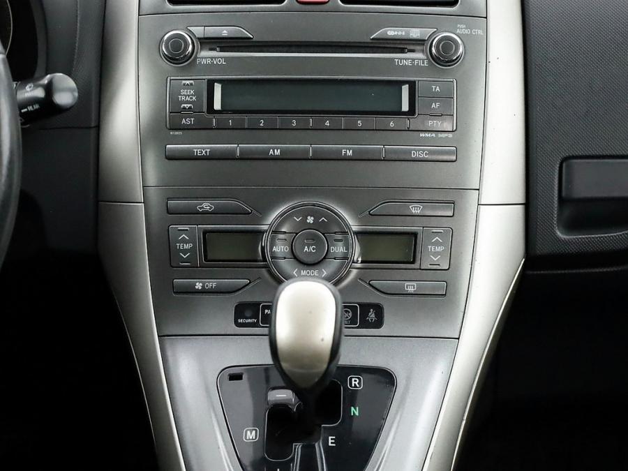 Pelēks Toyota Auris 2007 Tallina, ar dzinēja tilpumu 1.60 L un nobraukumu 237 tūkst. km par 2199 €, foto 18 vietnē AUTOMOTO.COM.LV