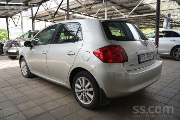 Grey Toyota Auris 2007 in Riga, with an engine capacity of 1.60 L and mileage of 267 thousand km for 1700 €, photo 4 on AUTOMOTO.COM.LV