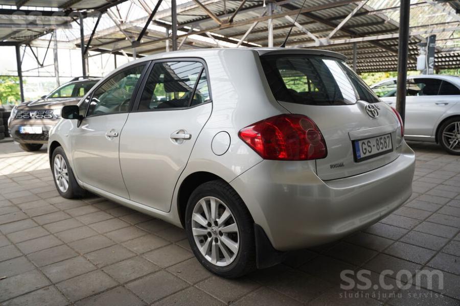 Grey Toyota Auris 2007 in Riga, with an engine capacity of 1.60 L and mileage of 267 thousand km for 1700 €, photo 4 on AUTOMOTO.COM.LV