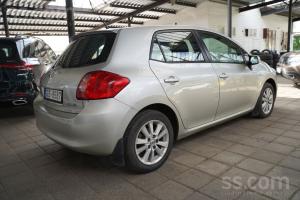 Grey Toyota Auris 2007 in Riga, with an engine capacity of 1.60 L and mileage of 267 thousand km for 1700 €, photo 5 on AUTOMOTO.COM.LV
