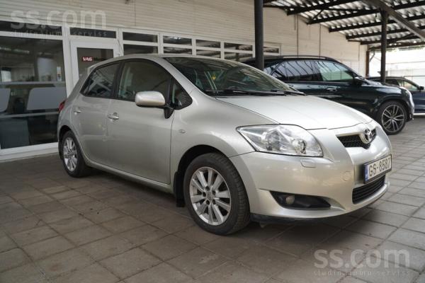 Grey Toyota Auris 2007 in Riga, with an engine capacity of 1.60 L and mileage of 267 thousand km for 1700 €, photo 6 on AUTOMOTO.COM.LV