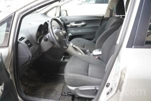 Grey Toyota Auris 2007 in Riga, with an engine capacity of 1.60 L and mileage of 267 thousand km for 1700 €, photo 7 on AUTOMOTO.COM.LV