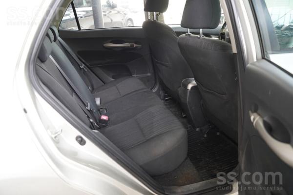 Grey Toyota Auris 2007 in Riga, with an engine capacity of 1.60 L and mileage of 267 thousand km for 1700 €, photo 9 on AUTOMOTO.COM.LV