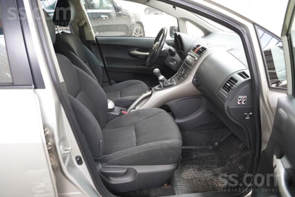 Grey Toyota Auris 2007 in Riga, with an engine capacity of 1.60 L and mileage of 267 thousand km for 1700 €, photo 10 on AUTOMOTO.COM.LV