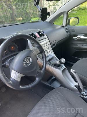 Pelēks Toyota Auris 2007 Rīga, ar dzinēja tilpumu 2.20 L un nobraukumu 0 tūkst. km par 1700 €, foto 5 vietnē AUTOMOTO.COM.LV