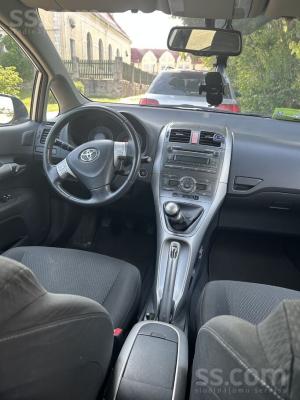 Pelēks Toyota Auris 2007 Rīga, ar dzinēja tilpumu 2.20 L un nobraukumu 0 tūkst. km par 1700 €, foto 8 vietnē AUTOMOTO.COM.LV