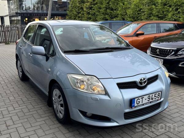 Toyota Auris 2007 in Riga on AUTOMOTO.COM.LV Grey Toyota Auris 2007 in Riga, with an engine capacity of 1.60 L and mileage of 136 thousand km for 2500 €, photo 3 on AUTOMOTO.COM.LV