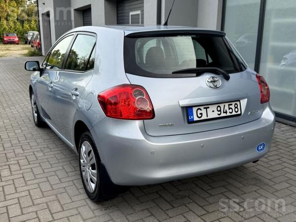 Toyota Auris 2007 in Riga on AUTOMOTO.COM.LV Grey Toyota Auris 2007 in Riga, with an engine capacity of 1.60 L and mileage of 136 thousand km for 2500 €, photo 5 on AUTOMOTO.COM.LV