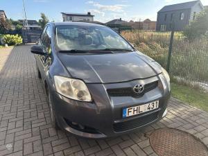 Pelēks Toyota Auris 2007 Kauņa, ar dzinēja tilpumu 2.00 L un nobraukumu 323 tūkst. km par 900 €, foto  vietnē AUTOMOTO.COM.LV