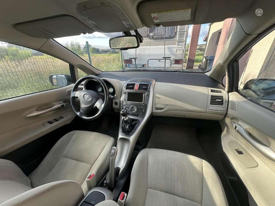 Pelēks Toyota Auris 2007 Kauņa, ar dzinēja tilpumu 2.00 L un nobraukumu 323 tūkst. km par 900 €, foto 7 vietnē AUTOMOTO.COM.LV