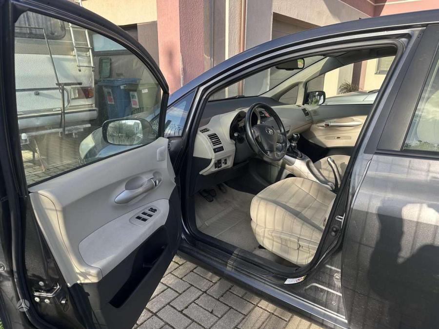 Pelēks Toyota Auris 2007 Kauņa, ar dzinēja tilpumu 2.00 L un nobraukumu 323 tūkst. km par 900 €, foto 11 vietnē AUTOMOTO.COM.LV