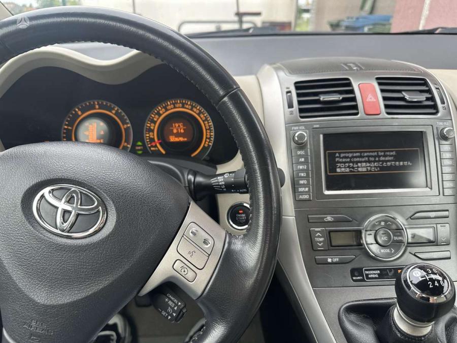 Pelēks Toyota Auris 2007 Kauņa, ar dzinēja tilpumu 2.00 L un nobraukumu 323 tūkst. km par 900 €, foto 13 vietnē AUTOMOTO.COM.LV