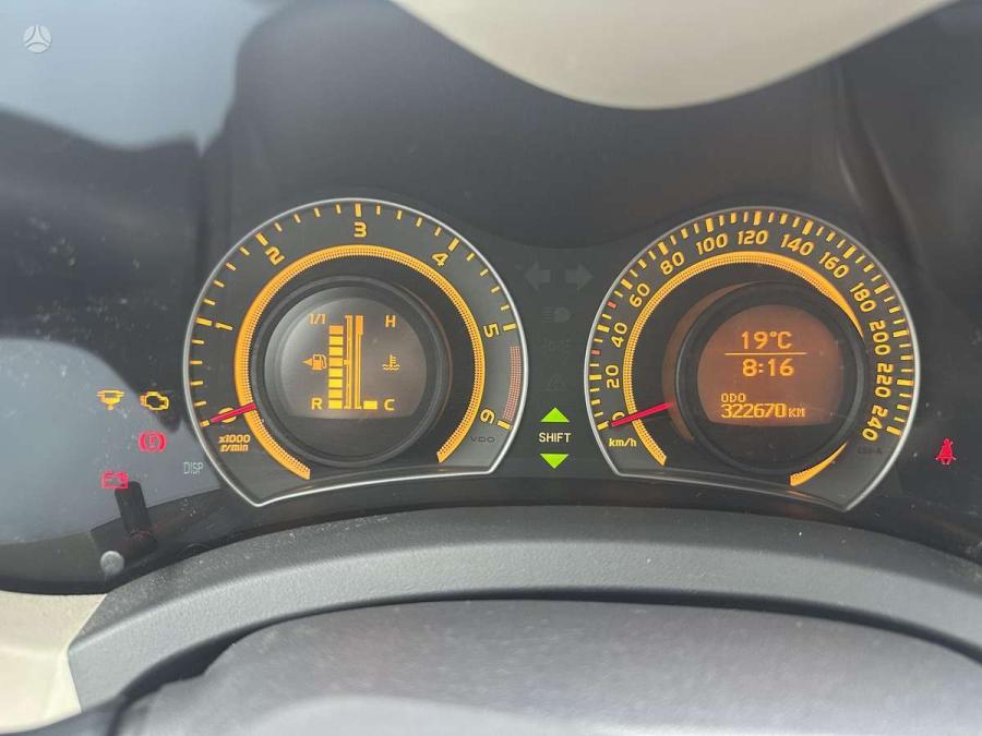Pelēks Toyota Auris 2007 Kauņa, ar dzinēja tilpumu 2.00 L un nobraukumu 323 tūkst. km par 900 €, foto 14 vietnē AUTOMOTO.COM.LV
