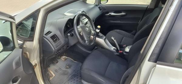 Toyota Auris 2007 Viļņa vietnē Pelēks Toyota Auris 2007 Viļņa, ar dzinēja tilpumu 1.60 L un nobraukumu 357 tūkst. km par 1400 €, foto 1 vietnē AUTOMOTO.COM.LV