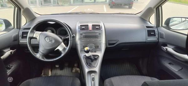 Toyota Auris 2007 Viļņa vietnē Pelēks Toyota Auris 2007 Viļņa, ar dzinēja tilpumu 1.60 L un nobraukumu 357 tūkst. km par 1400 €, foto 4 vietnē AUTOMOTO.COM.LV