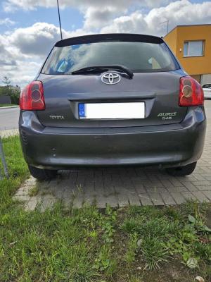Grey Toyota Auris 2007 in Kaunas, with an engine capacity of 2.00 L and mileage of 276 thousand km for 1452 €, photo 3 on AUTOMOTO.COM.LV