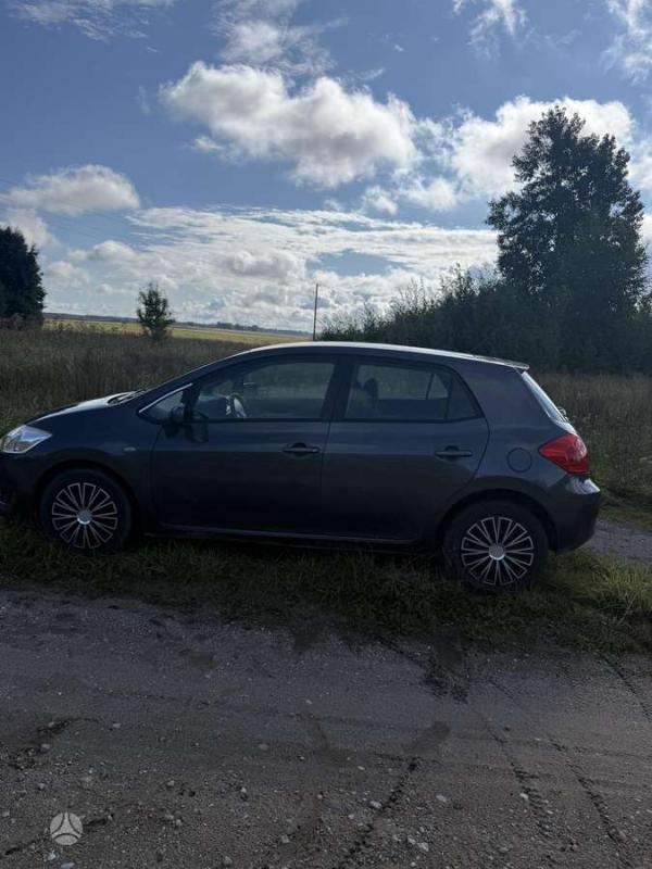 Grey Toyota Auris 2007 in Mazeikiai, with an engine capacity of 0.00 L and mileage of 263 thousand km for 2500 €, photo 5 on AUTOMOTO.COM.LV