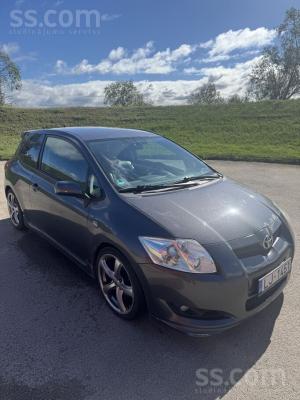 Pelēks Toyota Auris 2007 Rīga, ar dzinēja tilpumu 2.00 L un nobraukumu 271 tūkst. km par 2000 €, foto  vietnē AUTOMOTO.COM.LV