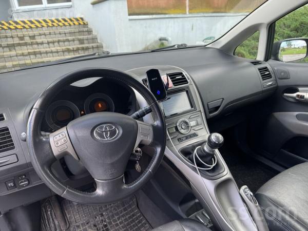 Toyota Auris 2007 Rīga vietnē Pelēks Toyota Auris 2007 Rīga, ar dzinēja tilpumu 2.00 L un nobraukumu 271 tūkst. km par 2000 €, foto 7 vietnē AUTOMOTO.COM.LV