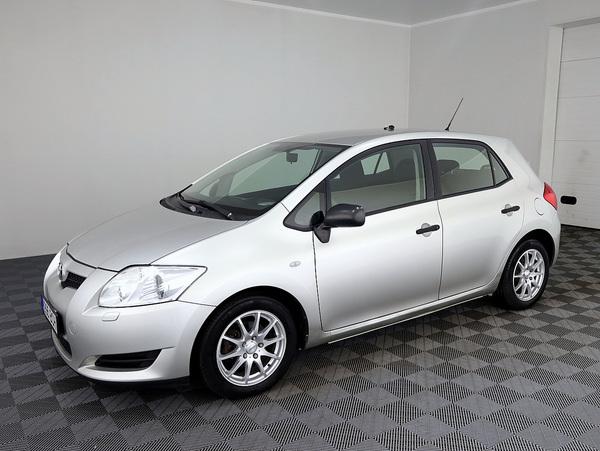 Grey Toyota Auris 2007 in Tallinn, with an engine capacity of 1.40 L and mileage of 276 thousand km for 1699 €, photo 3 on AUTOMOTO.COM.LV