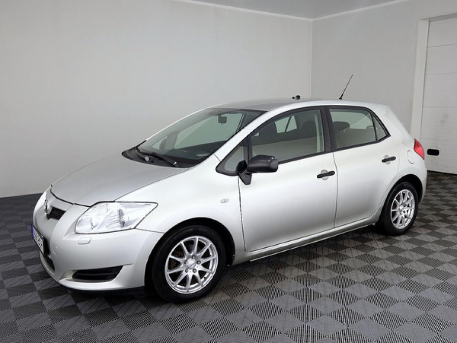 Pelēks Toyota Auris 2007 Tallina, ar dzinēja tilpumu 1.40 L un nobraukumu 276 tūkst. km par 1699 €, foto 3 vietnē AUTOMOTO.COM.LV
